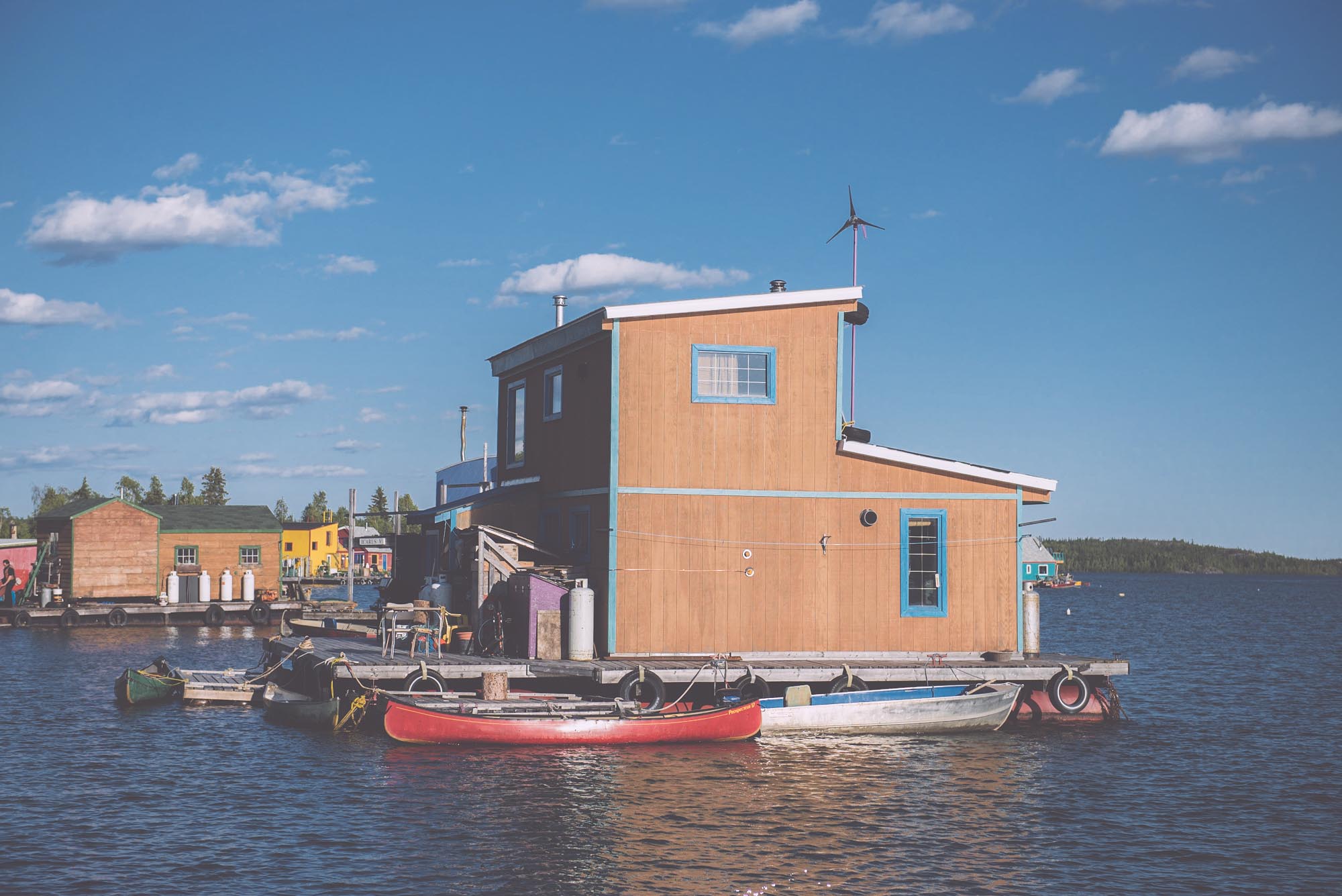 Houseboat in the summer | Yellowknife Online